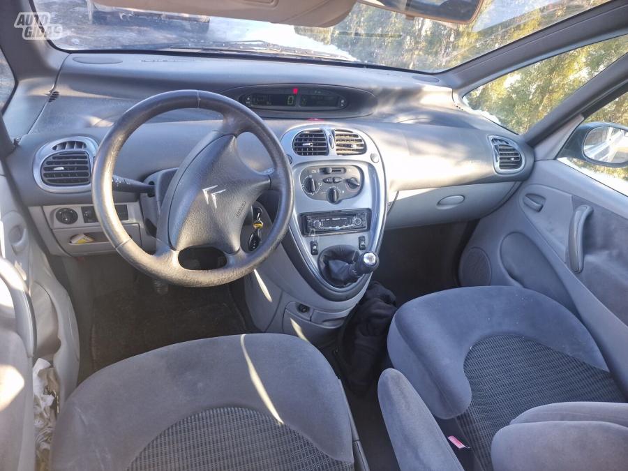 Pelēks Citroen xsara-picasso 2004 Anykščiai, ar dzinēja tilpumu 1.60 L un nobraukumu 252 tūkst. km par 450 €, foto 7 vietnē AUTOMOTO.COM.LV