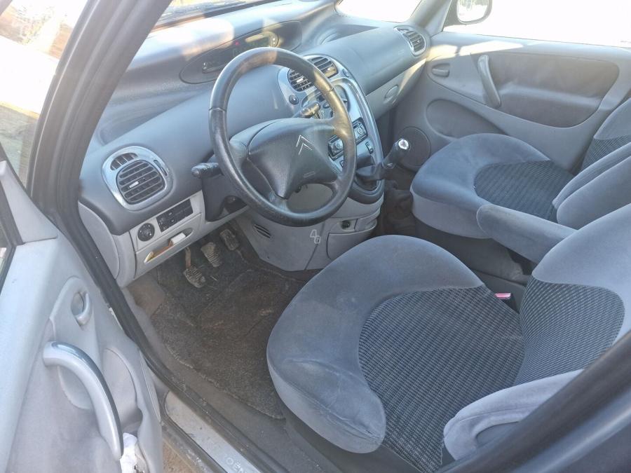 Pelēks Citroen xsara-picasso 2004 Anykščiai, ar dzinēja tilpumu 1.60 L un nobraukumu 252 tūkst. km par 450 €, foto 8 vietnē AUTOMOTO.COM.LV