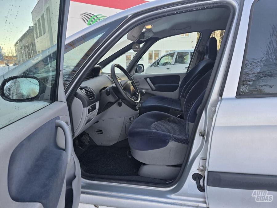 Pelēks Citroen xsara-picasso 2005 Radviliškis, ar dzinēja tilpumu 1.80 L un nobraukumu 141 tūkst. km par 945 €, foto 13 vietnē AUTOMOTO.COM.LV