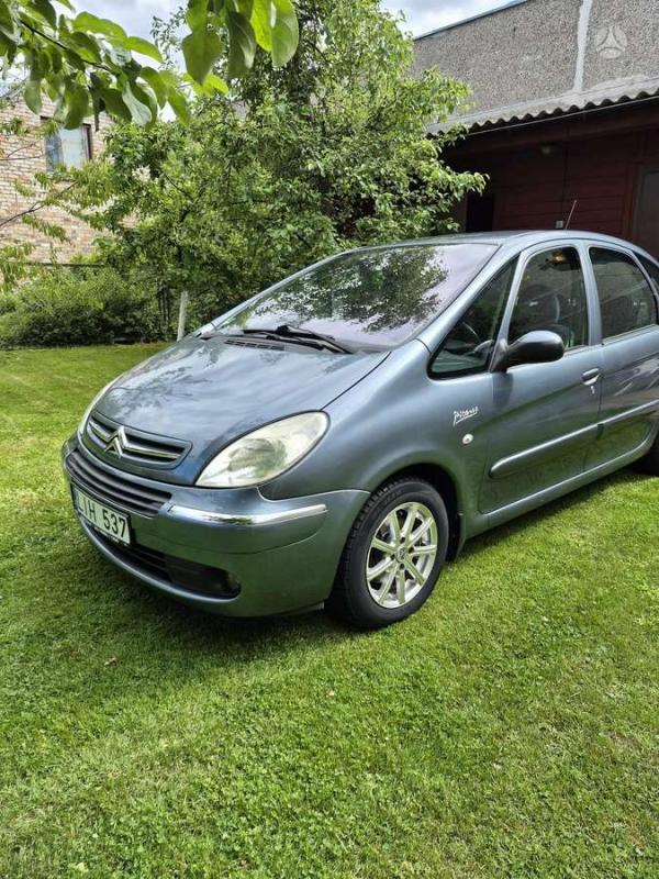 Pelēks Citroen xsara-picasso 2005 Šauļi, ar dzinēja tilpumu 1.75 L un nobraukumu 90 tūkst. km par 1650 €, foto 1 vietnē AUTOMOTO.COM.LV
