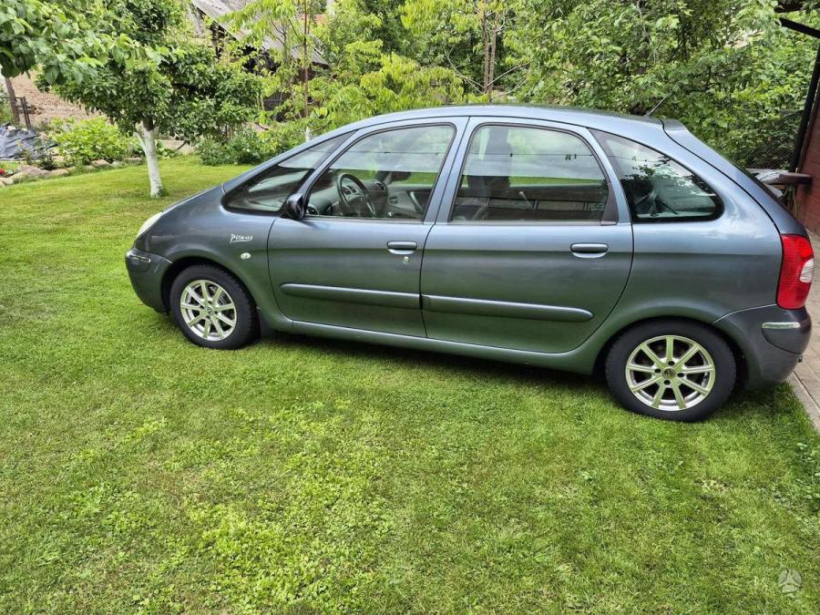 Pelēks Citroen xsara-picasso 2005 Šauļi, ar dzinēja tilpumu 1.75 L un nobraukumu 90 tūkst. km par 1650 €, foto 5 vietnē AUTOMOTO.COM.LV