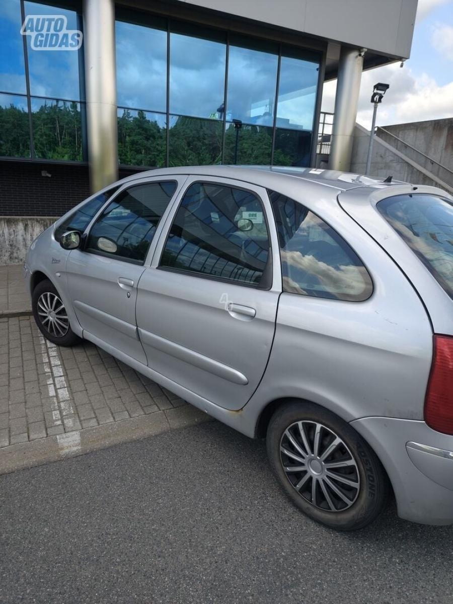 Pelēks Citroen xsara-picasso 2005 Viļņa, ar dzinēja tilpumu 2.00 L un nobraukumu 407 tūkst. km par 750 €, foto 5 vietnē AUTOMOTO.COM.LV