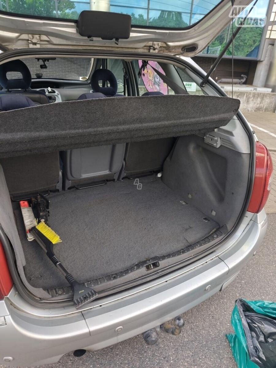 Pelēks Citroen xsara-picasso 2005 Viļņa, ar dzinēja tilpumu 2.00 L un nobraukumu 407 tūkst. km par 750 €, foto 13 vietnē AUTOMOTO.COM.LV