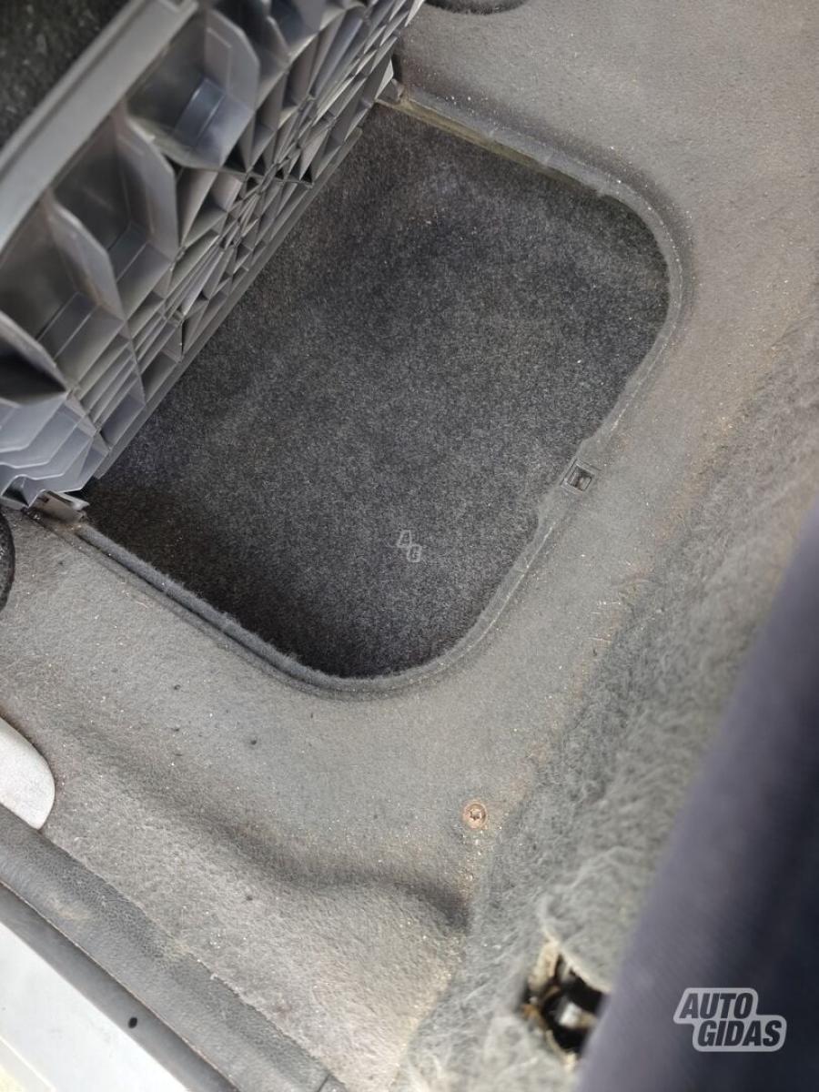 Pelēks Citroen xsara-picasso 2005 Viļņa, ar dzinēja tilpumu 2.00 L un nobraukumu 407 tūkst. km par 750 €, foto 14 vietnē AUTOMOTO.COM.LV