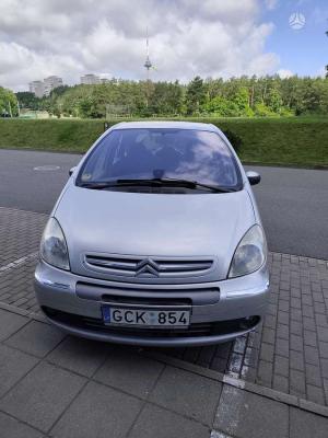 Pelēks Citroen xsara-picasso 2005 Viļņa, ar dzinēja tilpumu 2.00 L un nobraukumu 407 tūkst. km par 750 €, foto  vietnē AUTOMOTO.COM.LV
