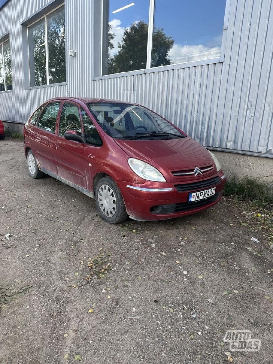 Sarkans Citroen xsara-picasso 2005 Viļņa, ar dzinēja tilpumu 1.60 L un nobraukumu 159 tūkst. km par 550 €, foto 1 vietnē AUTOMOTO.COM.LV