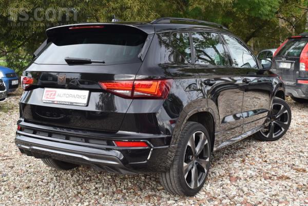 Black Cupra ateca 2024 in Kuldiga, with an engine capacity of 1.50 L and mileage of 0 thousand km for 24900 €, photo 3 on AUTOMOTO.COM.LV