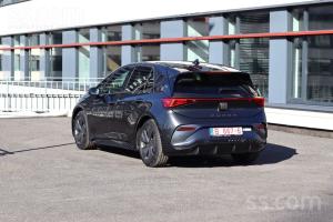Черный Cupra Born 2022 в Рига, объемом двигателя 0.00 л и пробегом 4 тыс. км за 29480 €, фото 5 на AUTOMOTO.COM.LV