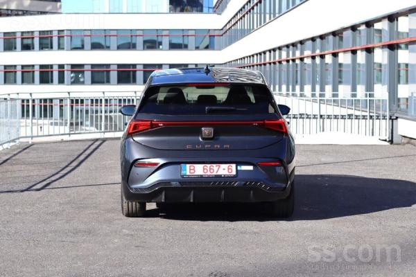 Black Cupra Born 2022 in Riga, with an engine capacity of 0.00 L and mileage of 4 thousand km for 29480 €, photo 5 on AUTOMOTO.COM.LV