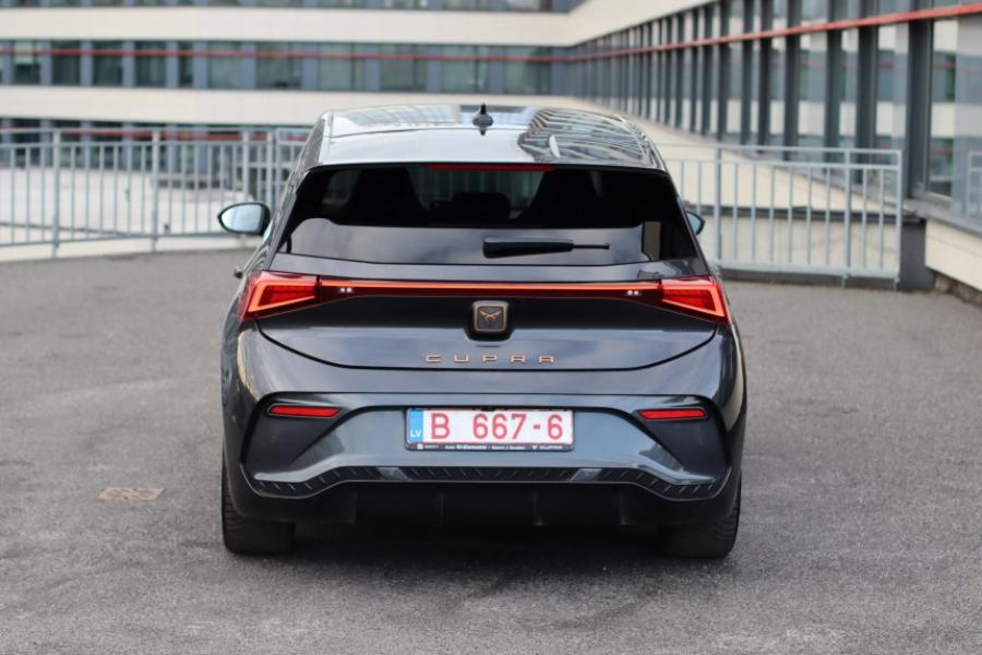 Melns Cupra Born 2022 Rīga, ar dzinēja tilpumu 0.00 L un nobraukumu 63 tūkst. km par 23480 €, foto 17 vietnē AUTOMOTO.COM.LV