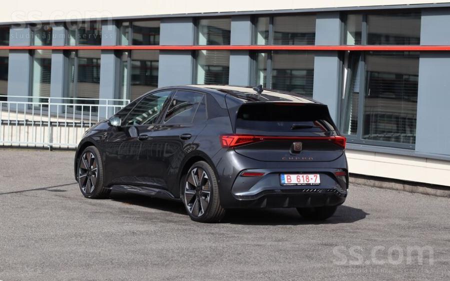 Black Cupra Born 2022 in Riga, with an engine capacity of 0.00 L and mileage of 5 thousand km for 28480 €, photo 5 on AUTOMOTO.COM.LV