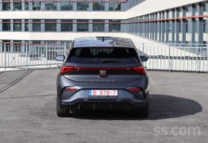 Black Cupra Born 2022 in Riga, with an engine capacity of 0.00 L and mileage of 5 thousand km for 28480 €, photo 6 on AUTOMOTO.COM.LV