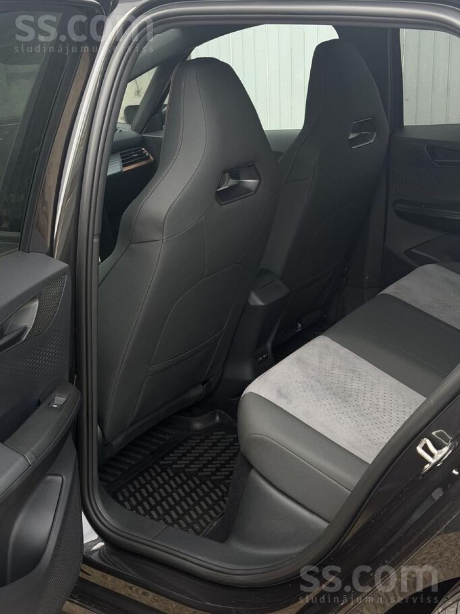 Black Cupra Born 2022 in Riga, with an engine capacity of 0.00 L and mileage of 5 thousand km for 28480 €, photo 12 on AUTOMOTO.COM.LV