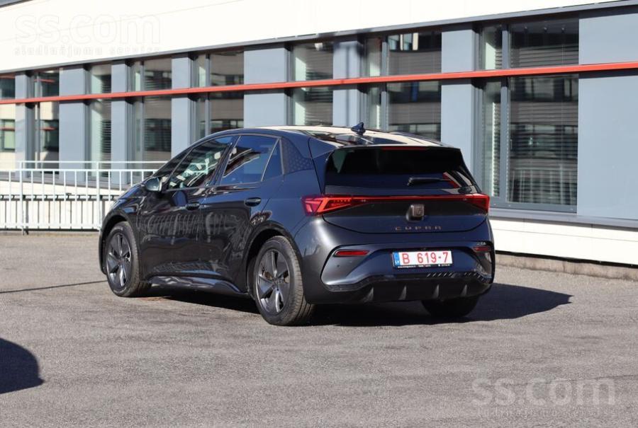 Черный Cupra Born 2022 в Рига, объемом двигателя 0.00 л и пробегом 35 тыс. км за 23480 €, фото 5 на AUTOMOTO.COM.LV