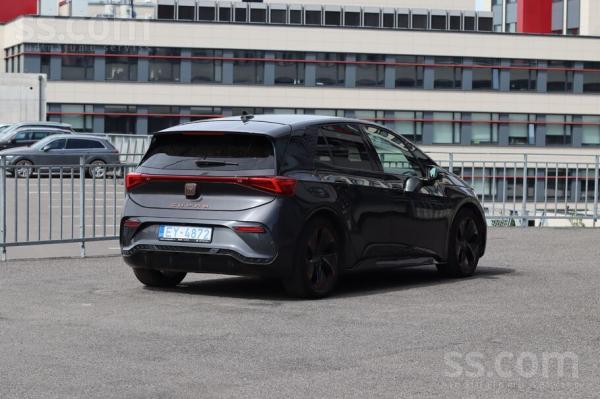 Black Cupra Born 2023 in Riga, with an engine capacity of 0.00 L and mileage of 46 thousand km for 27280 €, photo 6 on AUTOMOTO.COM.LV