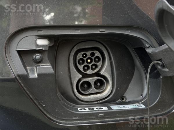 Black Cupra Born 2023 in Riga, with an engine capacity of 0.00 L and mileage of 46 thousand km for 27280 €, photo 8 on AUTOMOTO.COM.LV