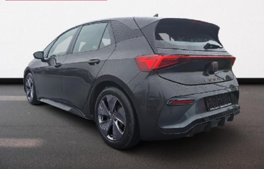 Melns Cupra Born 2023 Rīga, ar dzinēja tilpumu 0.00 L un nobraukumu 92 tūkst. km par 23990 €, foto 4 vietnē AUTOMOTO.COM.LV