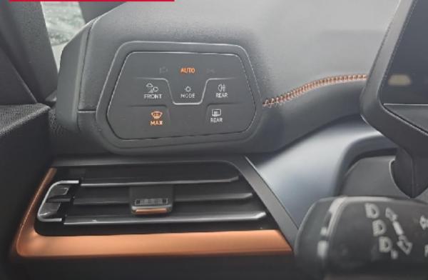 Black Cupra Born 2023 in Riga, with an engine capacity of 0.00 L and mileage of 92 thousand km for 23990 €, photo 8 on AUTOMOTO.COM.LV