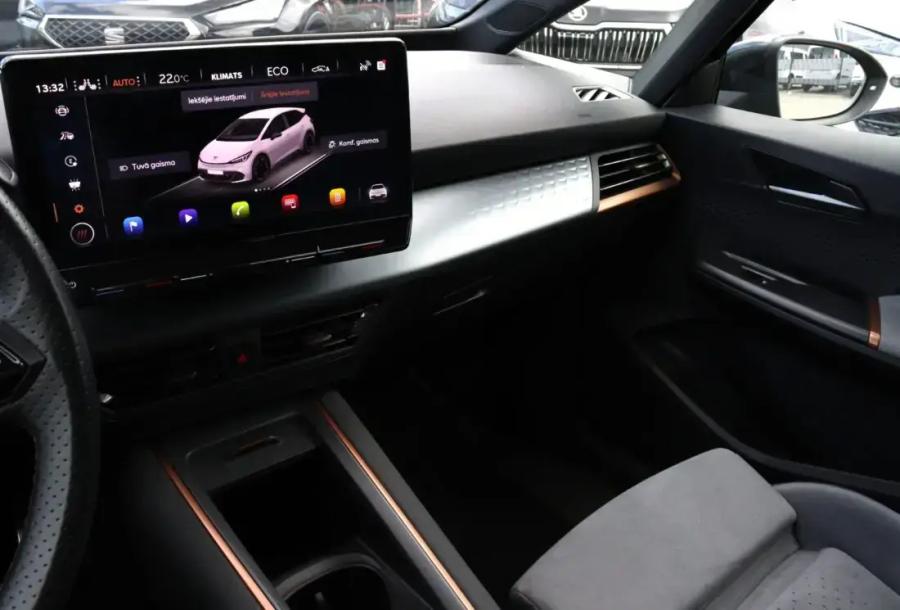 Black Cupra Born 2024 in Riga, with an engine capacity of 0.00 L and mileage of 31 thousand km for 28990 €, photo 6 on AUTOMOTO.COM.LV