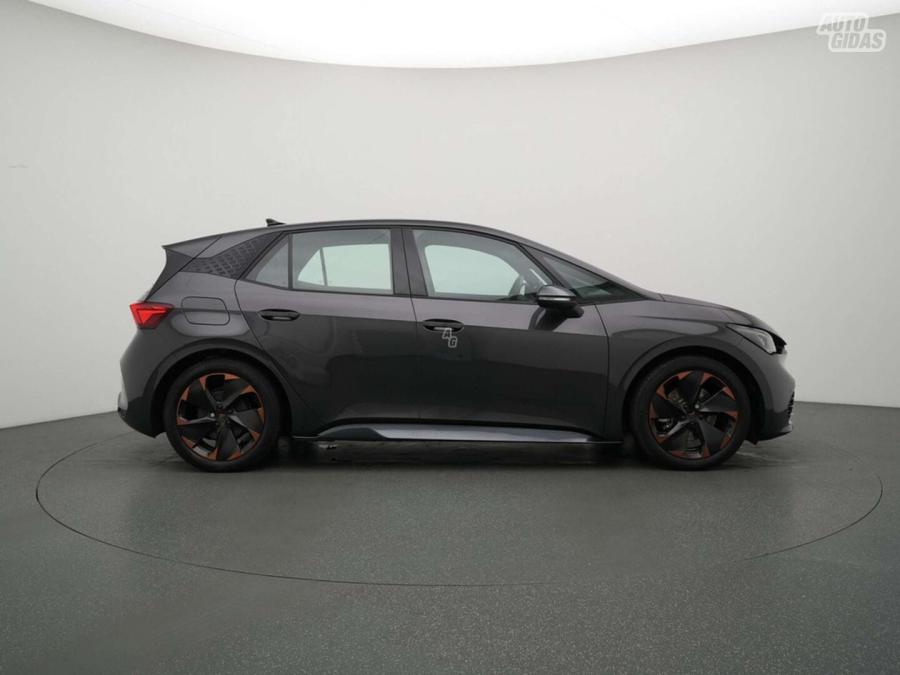 Black Cupra Born 2023 in Kaunas, with an engine capacity of 0.00 L and mileage of 22 thousand km for 26508 €, photo 3 on AUTOMOTO.COM.LV