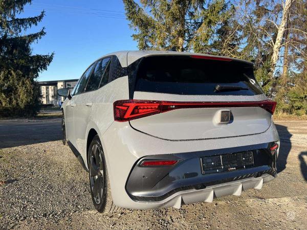 Pelēks Cupra Born 2022 Kauņa, ar dzinēja tilpumu 0.00 L un nobraukumu 55 tūkst. km par 13750 €, foto 4 vietnē AUTOMOTO.COM.LV