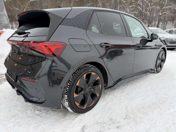 Pelēks Cupra Born 2022 Viļņa, ar dzinēja tilpumu 0.00 L un nobraukumu 113 tūkst. km par 22000 €, foto 7 vietnē AUTOMOTO.COM.LV