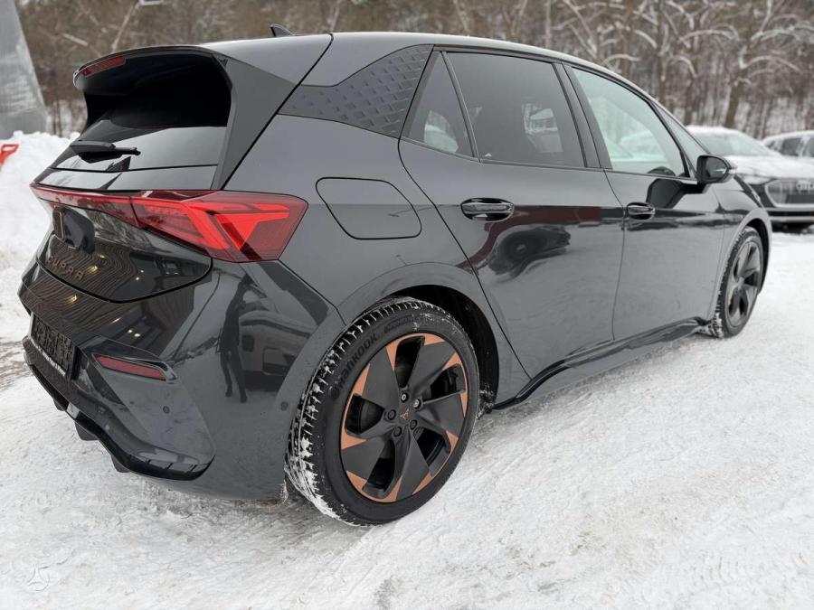 Pelēks Cupra Born 2022 Viļņa, ar dzinēja tilpumu 0.00 L un nobraukumu 113 tūkst. km par 22000 €, foto 7 vietnē AUTOMOTO.COM.LV