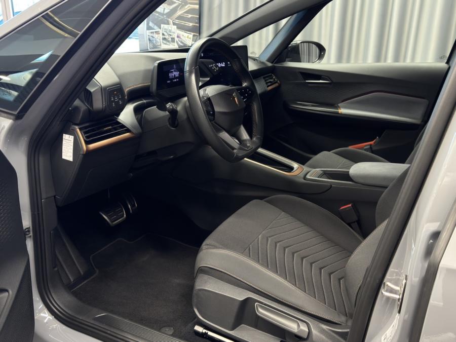 Серый Cupra Born 2022 в Рига, объемом двигателя 0.00 л и пробегом 91 тыс. км за 21990 €, фото 8 на AUTOMOTO.COM.LV