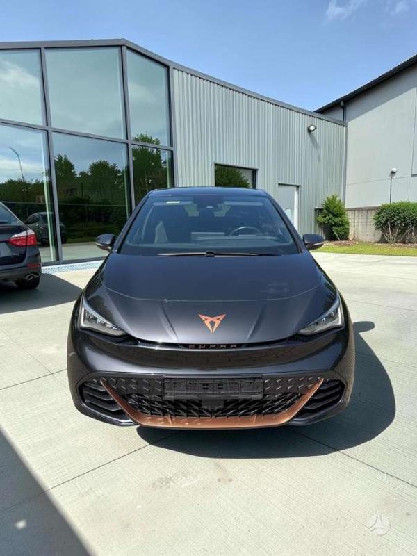 Pelēks Cupra Born 2022 Viļņa, ar dzinēja tilpumu 0.00 L un nobraukumu 61 tūkst. km par 23400 €, foto 2 vietnē AUTOMOTO.COM.LV