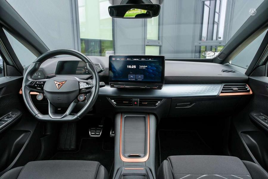 Grey Cupra Born 2022 in Kaunas, with an engine capacity of 0.00 L and mileage of 44 thousand km for 22950 €, photo 17 on AUTOMOTO.COM.LV