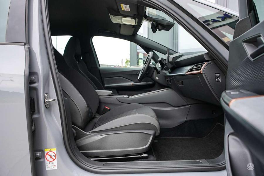 Grey Cupra Born 2022 in Kaunas, with an engine capacity of 0.00 L and mileage of 44 thousand km for 22950 €, photo 40 on AUTOMOTO.COM.LV