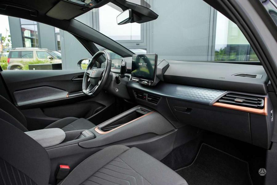 Grey Cupra Born 2022 in Kaunas, with an engine capacity of 0.00 L and mileage of 44 thousand km for 22950 €, photo 41 on AUTOMOTO.COM.LV