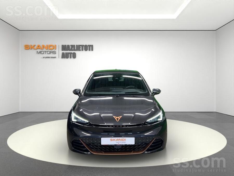 Серый Cupra Born 2022 в Рига, объемом двигателя 0.00 л и пробегом 52 тыс. км за 27490 €, фото 3 на AUTOMOTO.COM.LV