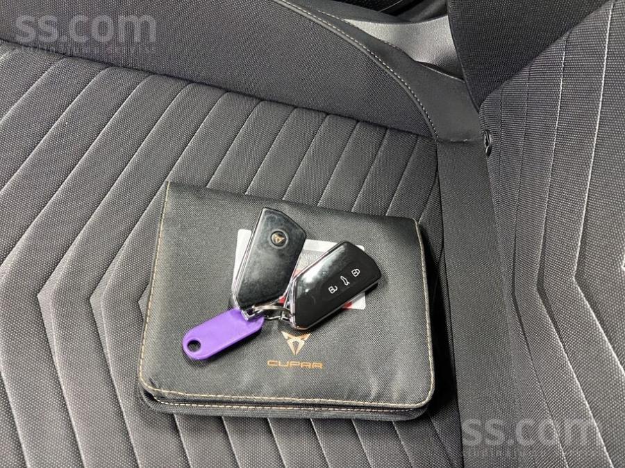 Серый Cupra Born 2022 в Рига, объемом двигателя 0.00 л и пробегом 52 тыс. км за 27490 €, фото 21 на AUTOMOTO.COM.LV