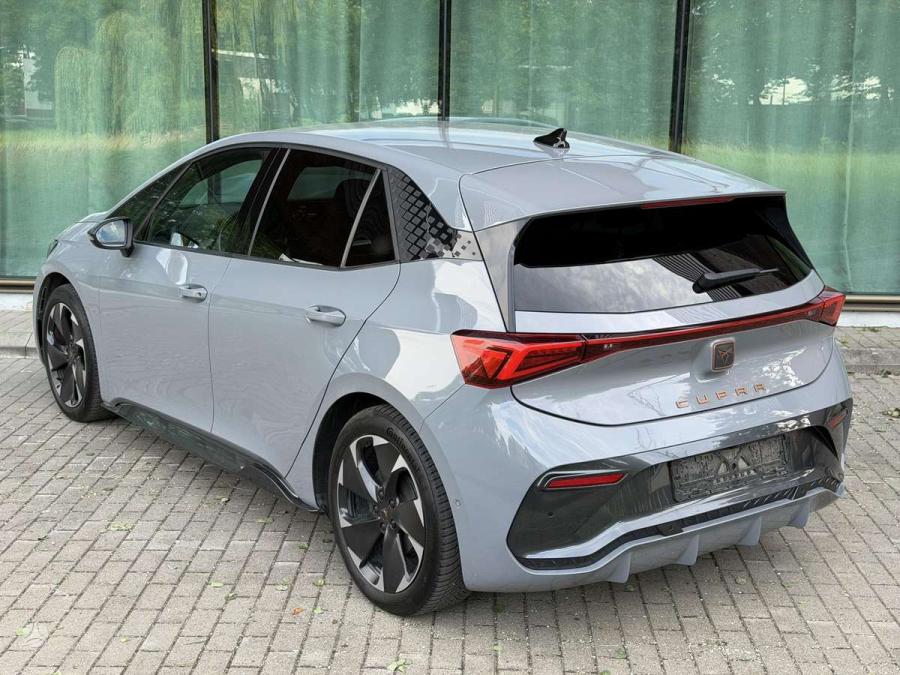 Серый Cupra Born 2022 в Каунас, объемом двигателя 0.00 л и пробегом 170 тыс. км за 17787 €, фото 7 на AUTOMOTO.COM.LV