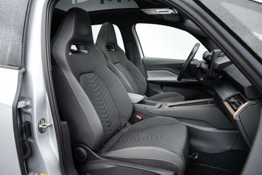 Серый Cupra Born 2022 в Рига, объемом двигателя 0.00 л и пробегом 92 тыс. км за 24500 €, фото 8 на AUTOMOTO.COM.LV