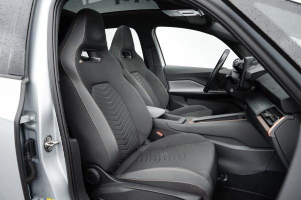 Серый Cupra Born 2022 в Рига, объемом двигателя 0.00 л и пробегом 92 тыс. км за 24500 €, фото 8 на AUTOMOTO.COM.LV