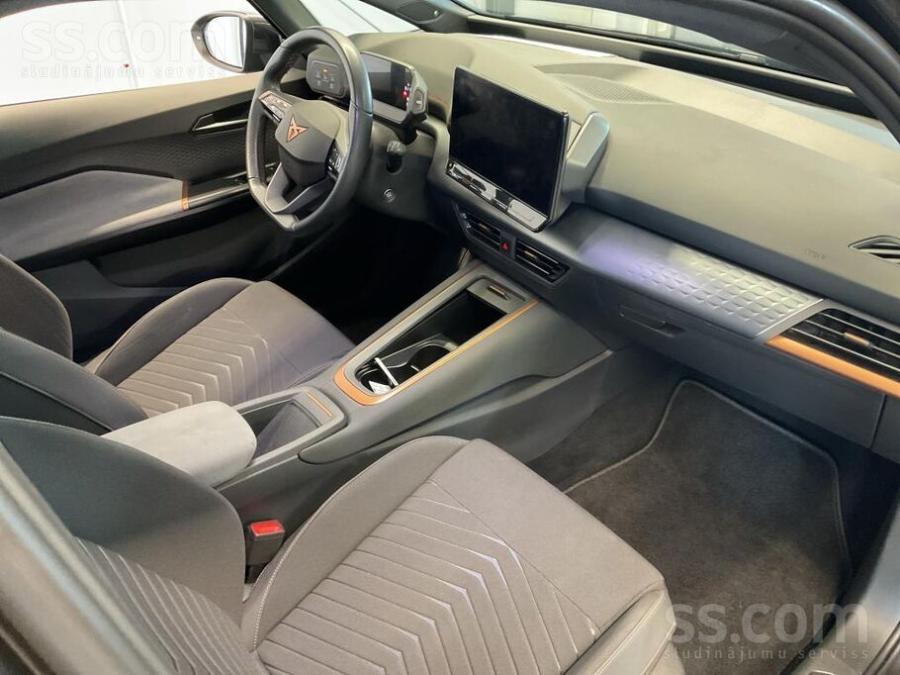 Серый Cupra Born 2022 в Рига, объемом двигателя 0.00 л и пробегом 94 тыс. км за 21900 €, фото 8 на AUTOMOTO.COM.LV