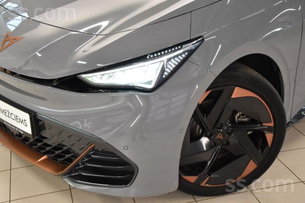 Серый Cupra Born 2022 в Рига, объемом двигателя 0.00 л и пробегом 38 тыс. км за 26990 €, фото 11 на AUTOMOTO.COM.LV