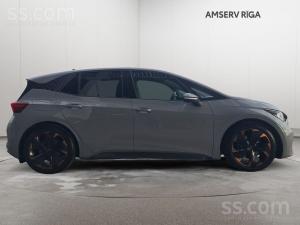 Серый Cupra Born 2022 в Рига, объемом двигателя 0.00 л и пробегом 91 тыс. км за 22000 €, фото 9 на AUTOMOTO.COM.LV