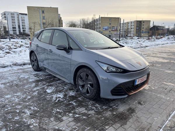 Серый Cupra Born 2023 в Вильнюс, объемом двигателя 0.00 л и пробегом 58 тыс. км за 21999 €, фото 2 на AUTOMOTO.COM.LV