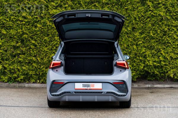 Серый Cupra Born 2023 в Рига, объемом двигателя 0.00 л и пробегом 30 тыс. км за 29990 €, фото 7 на AUTOMOTO.COM.LV