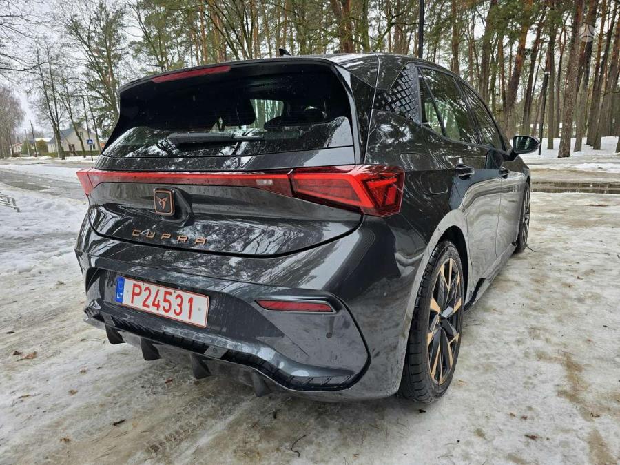 Pelēks Cupra Born 2024 Alīta, ar dzinēja tilpumu 0.00 L un nobraukumu 6 tūkst. km par 24999 €, foto 6 vietnē AUTOMOTO.COM.LV