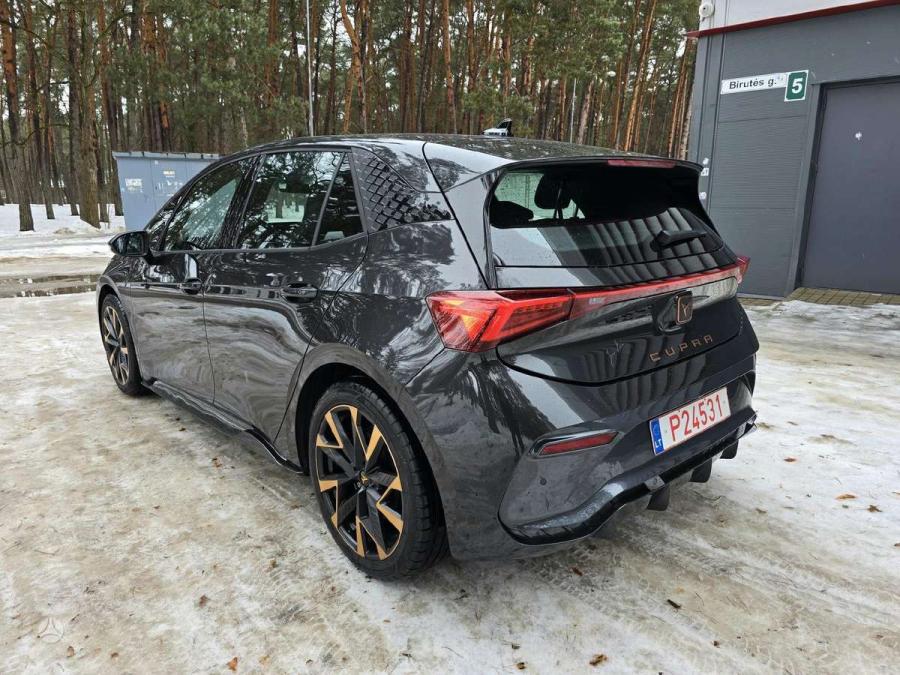 Pelēks Cupra Born 2024 Alīta, ar dzinēja tilpumu 0.00 L un nobraukumu 6 tūkst. km par 24999 €, foto 7 vietnē AUTOMOTO.COM.LV
