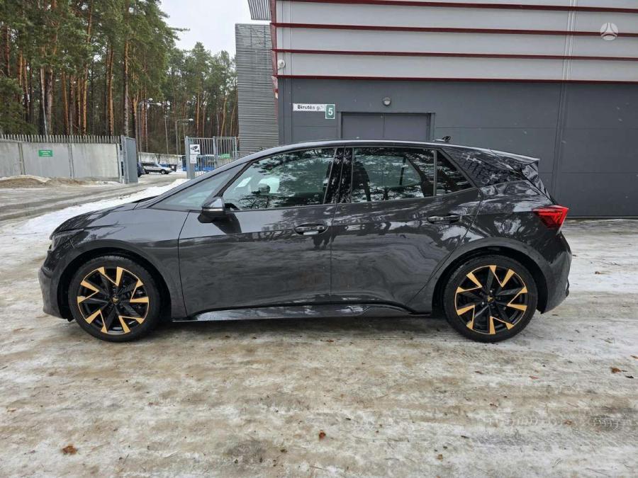 Pelēks Cupra Born 2024 Alīta, ar dzinēja tilpumu 0.00 L un nobraukumu 6 tūkst. km par 24999 €, foto 9 vietnē AUTOMOTO.COM.LV
