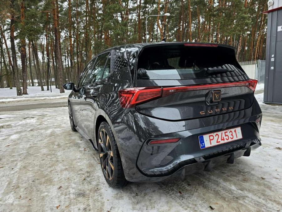 Pelēks Cupra Born 2024 Alīta, ar dzinēja tilpumu 0.00 L un nobraukumu 6 tūkst. km par 24999 €, foto 30 vietnē AUTOMOTO.COM.LV