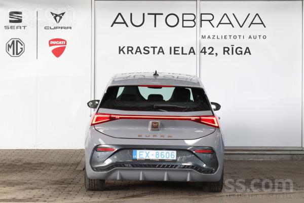 Серый Cupra Born 2024 в Рига, объемом двигателя 0.00 л и пробегом 39 тыс. км за 31490 €, фото 7 на AUTOMOTO.COM.LV