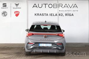 Серый Cupra Born 2024 в Рига, объемом двигателя 0.00 л и пробегом 39 тыс. км за 31490 €, фото 8 на AUTOMOTO.COM.LV