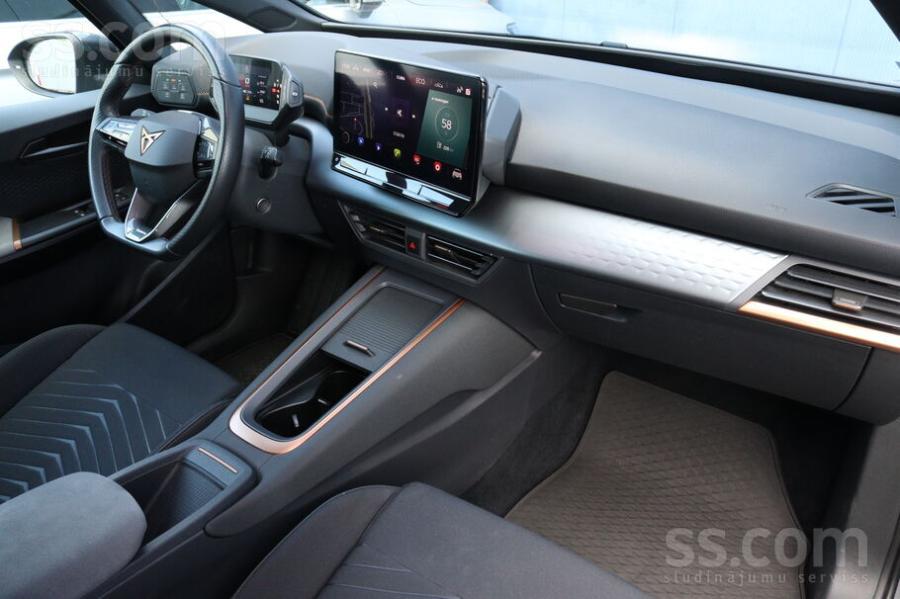 Серый Cupra Born 2024 в Рига, объемом двигателя 0.00 л и пробегом 39 тыс. км за 31490 €, фото 30 на AUTOMOTO.COM.LV