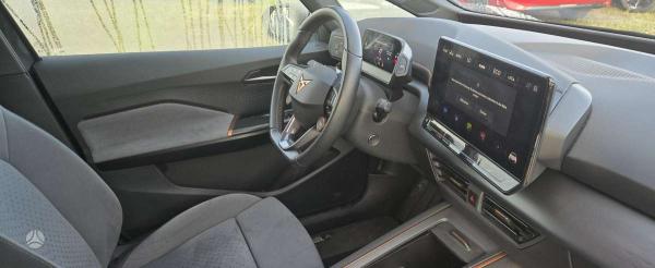 Серый Cupra Born 2024 в Шяуляй, объемом двигателя 0.00 л и пробегом 33 тыс. км за 22900 €, фото 4 на AUTOMOTO.COM.LV